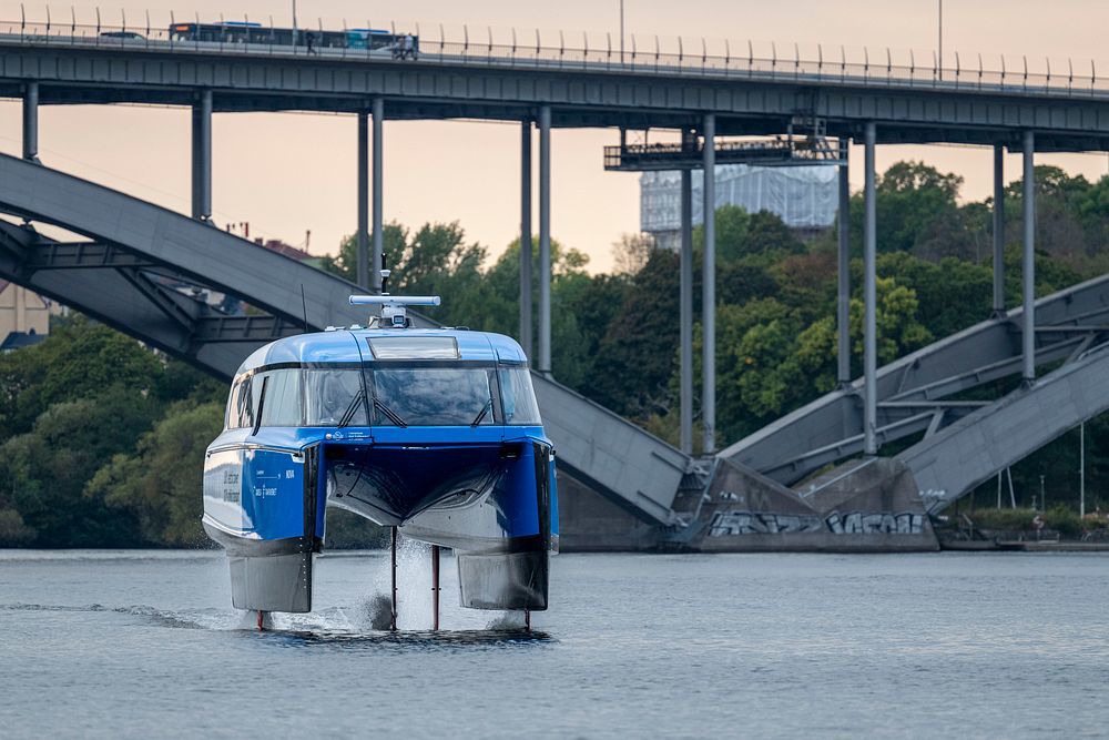 Sweden makes world's first with electric hydrofoil ferry - - Gamereactor