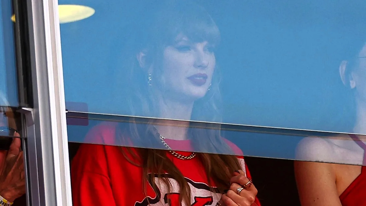 Video shows moment Taylor Swift attends NFL game shielded by ...