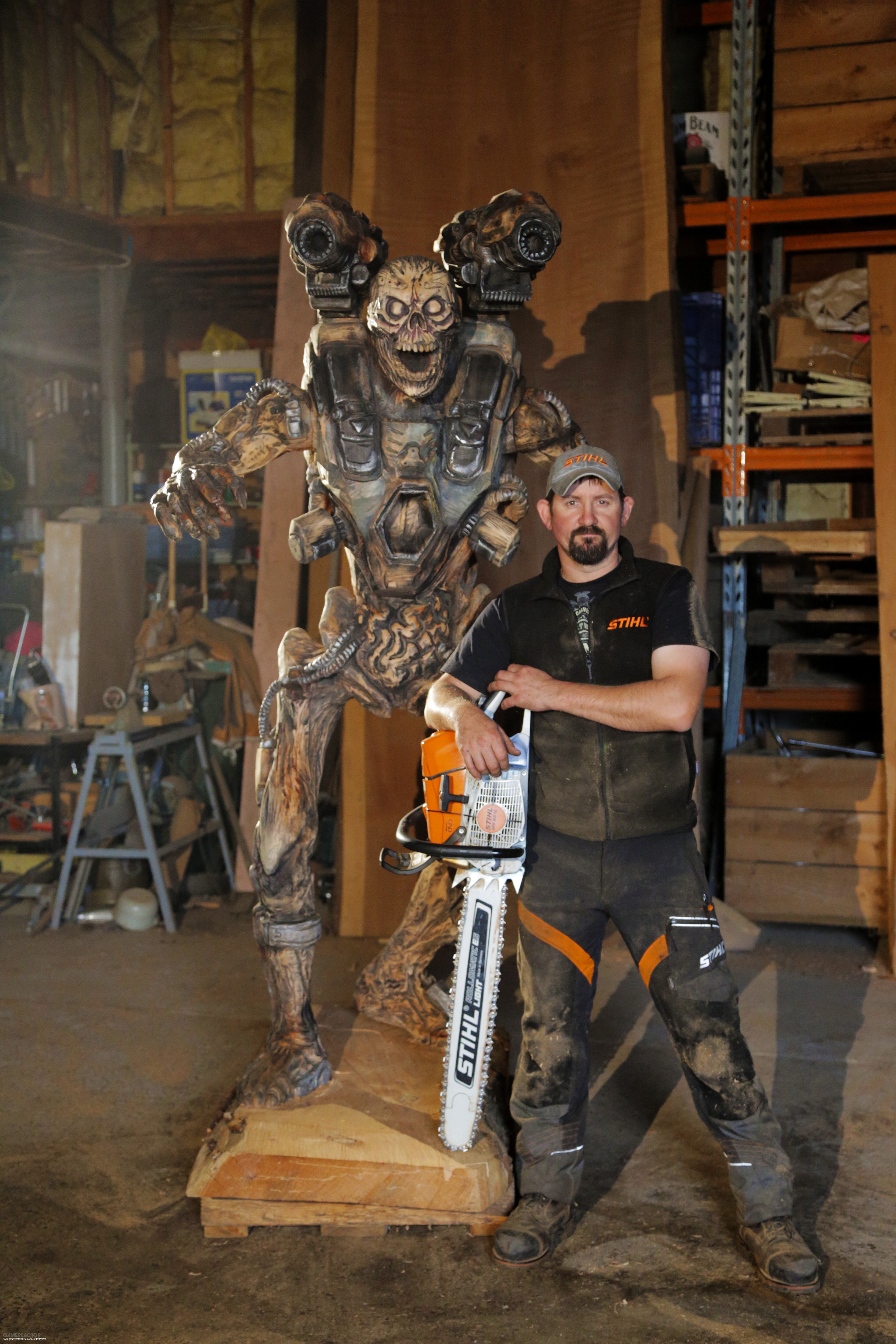 Australian chainsaw artists recreates Doom's Revenant