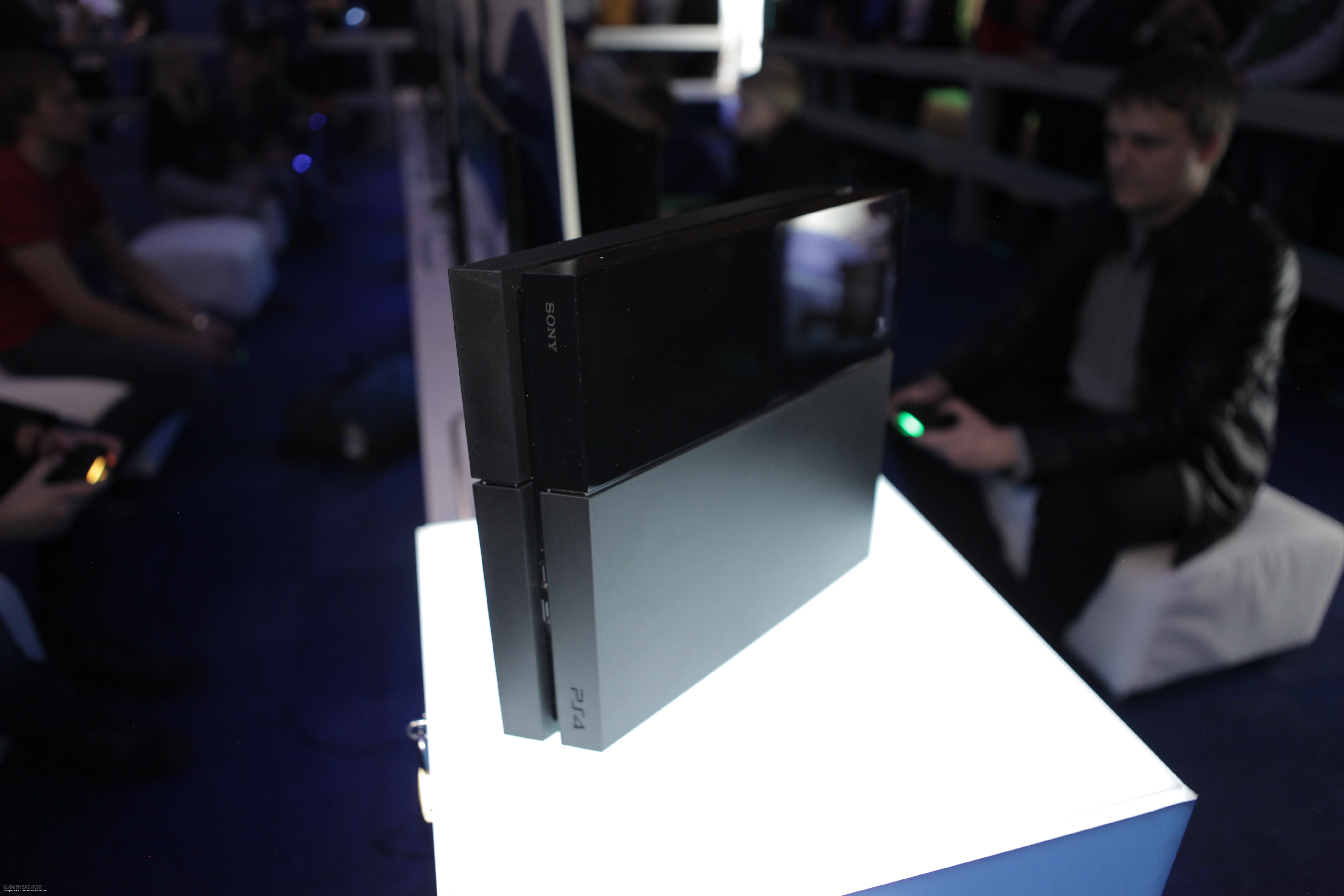 Photos of the final PS4 hardware - - Gamereactor