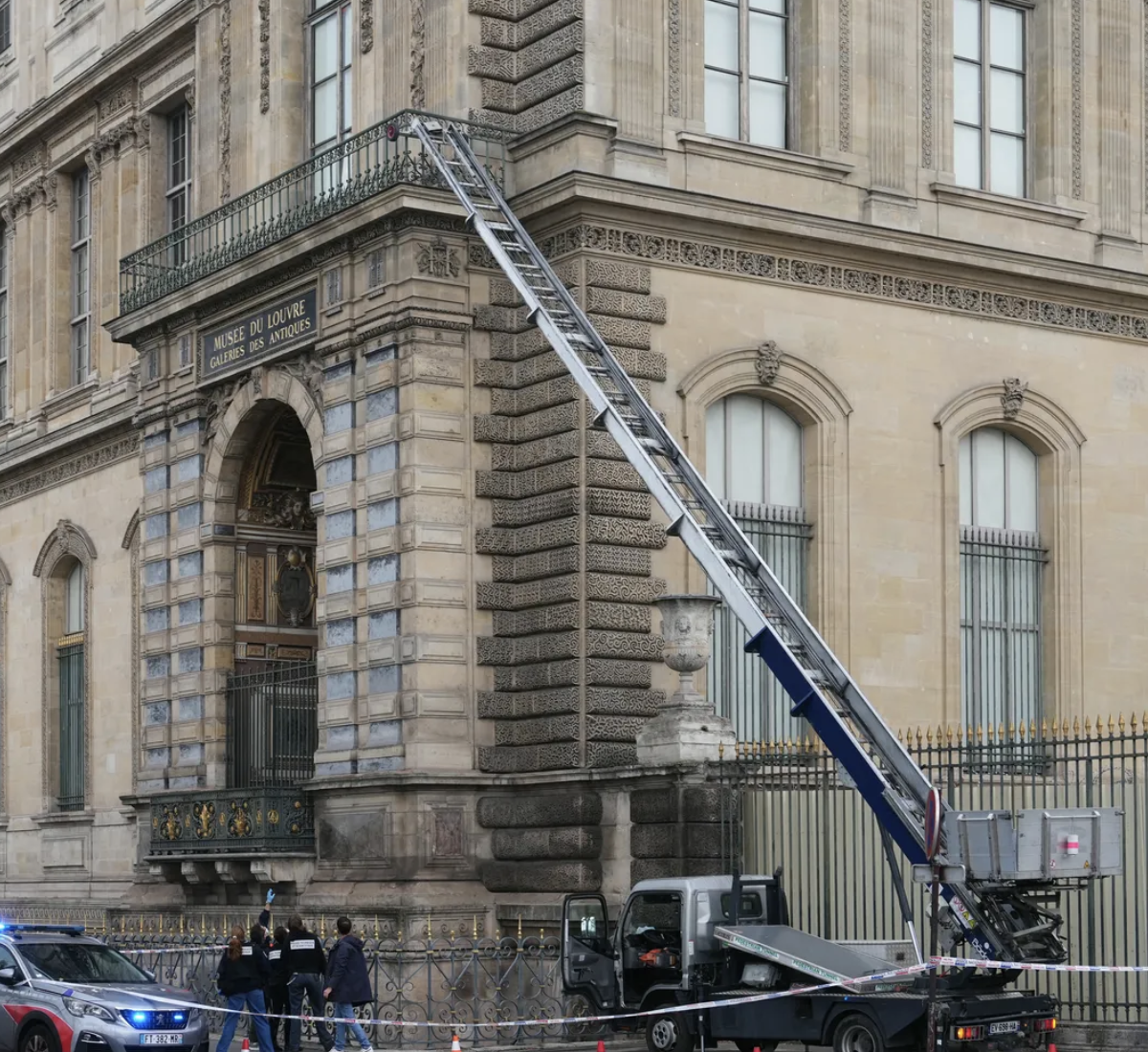 "Quiet as a whisper": German lift company turns Louvre heist into one ...
