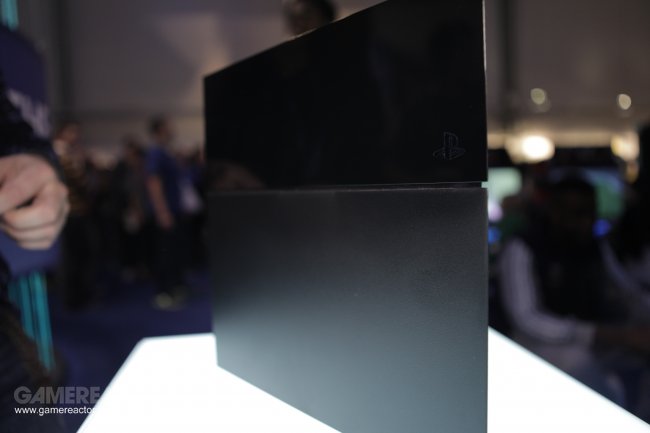Photos of the final PS4 hardware - - Gamereactor
