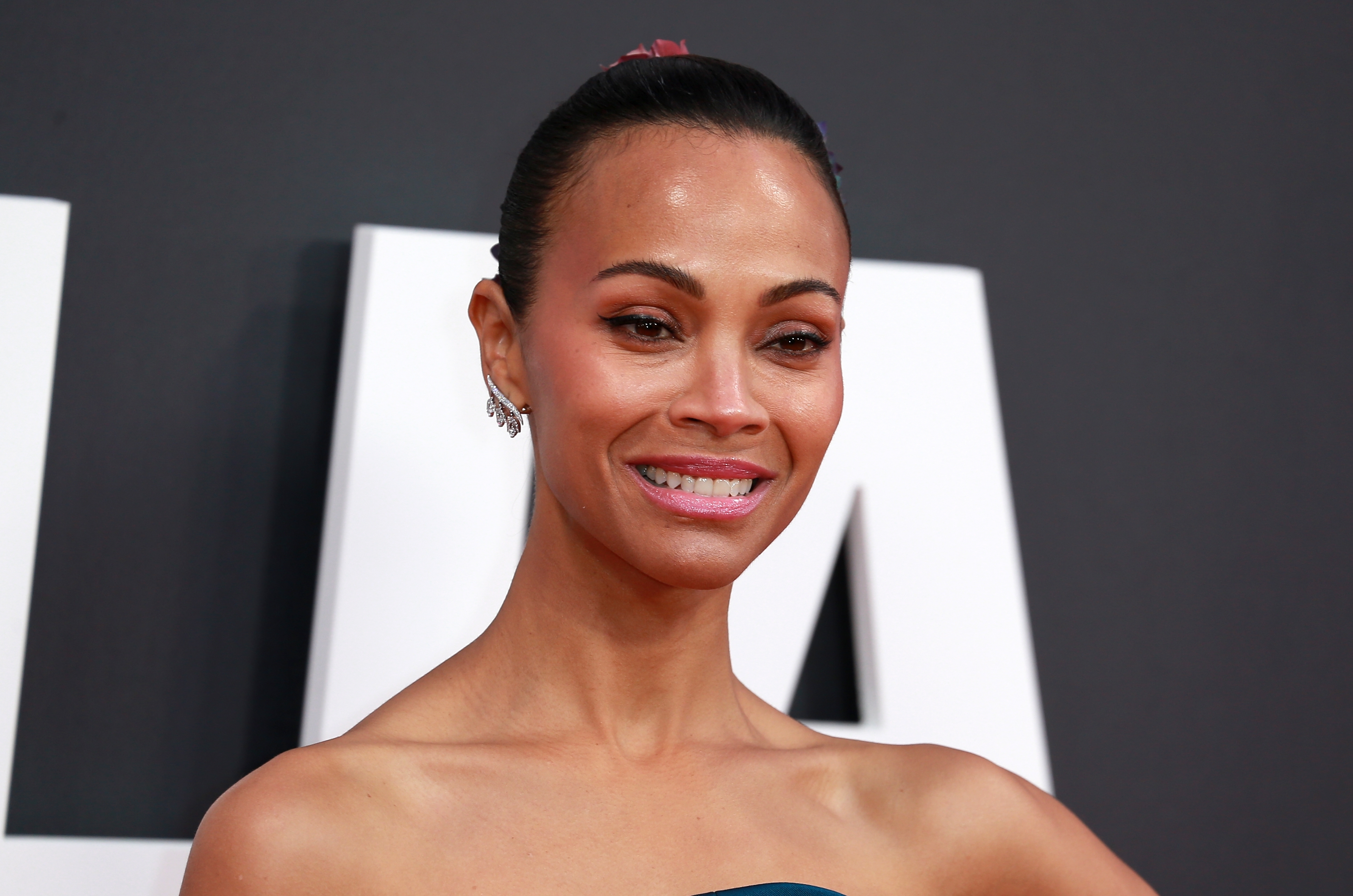 Zoe Saldaña's Oscar is gender fluid and "goes by they-them" - Emilia ...
