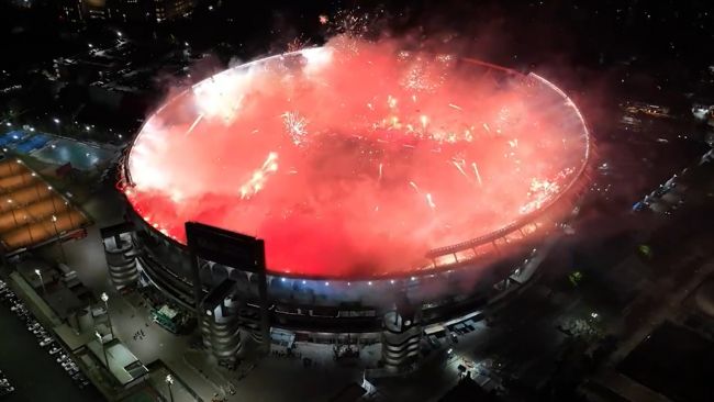River Plate fans create incredible pyrotechnic display to cheer the ...