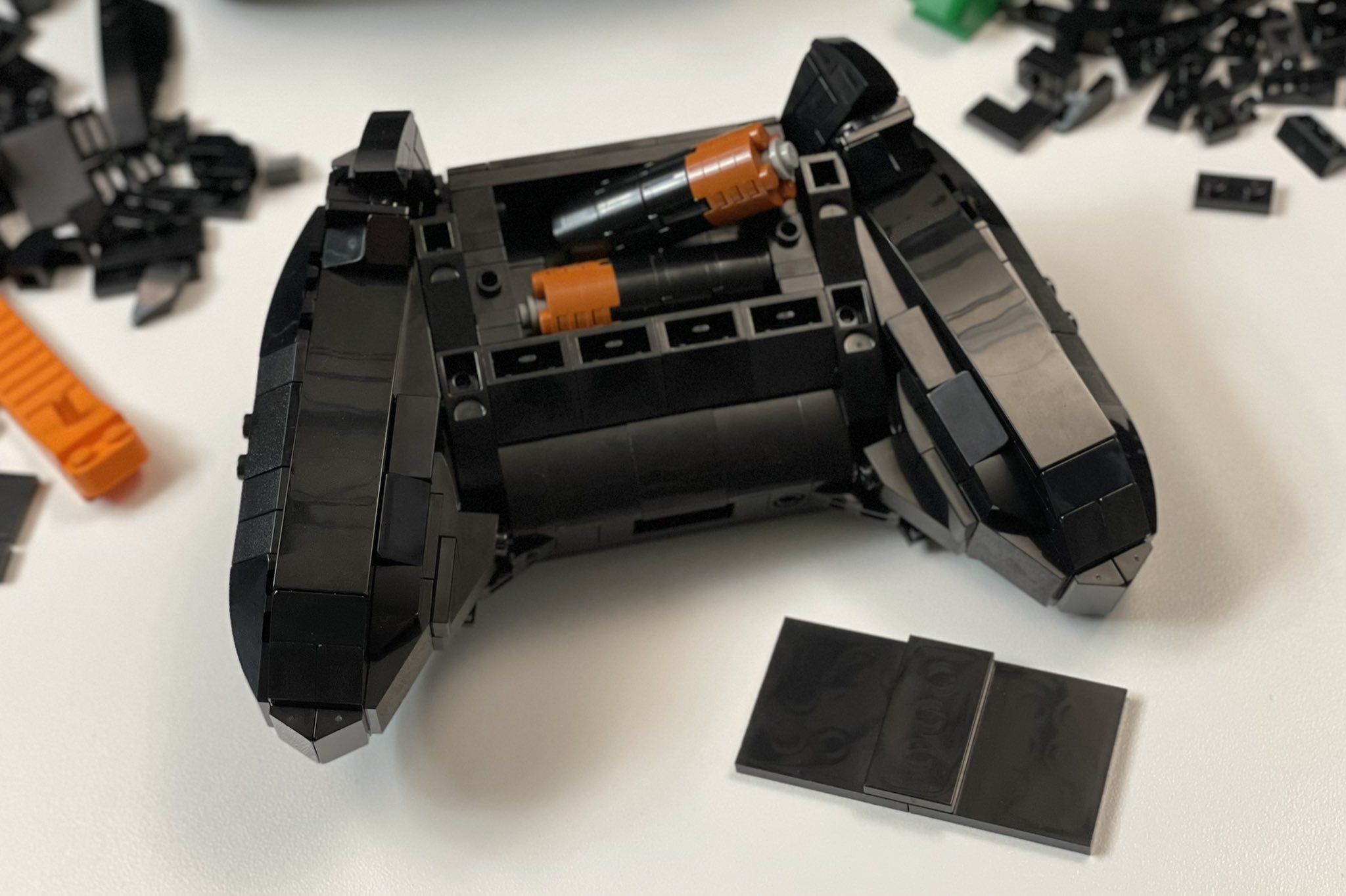 Famous Lego creator builds Xbox controller out of bricks - - Gamereactor