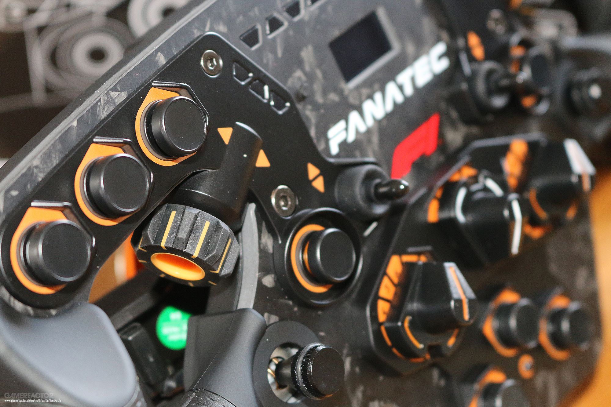 We unpack Fanatec's new F1 premium wheel - - Gamereactor