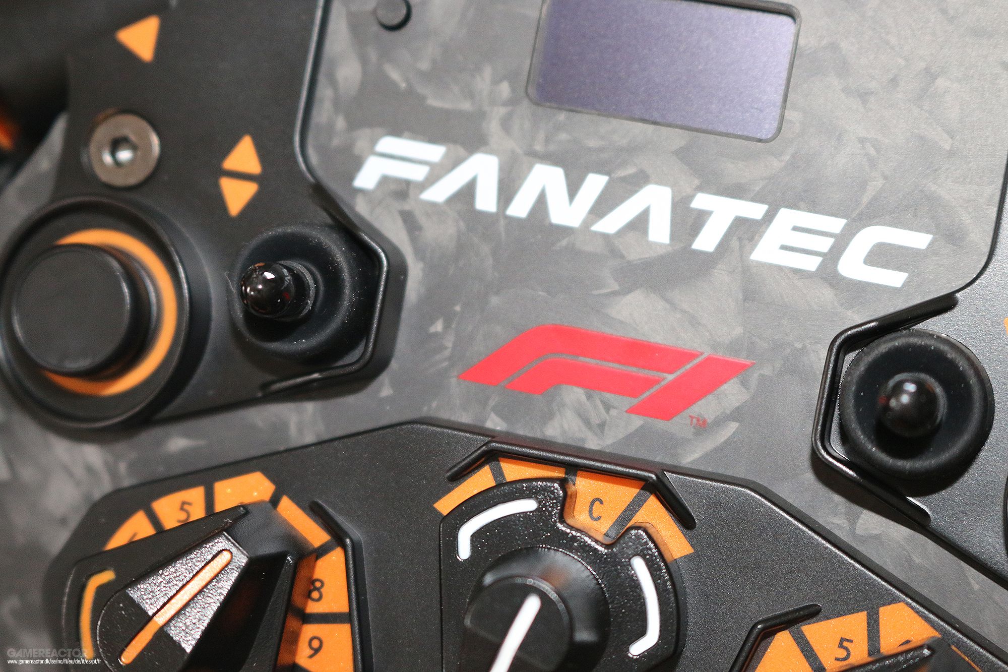 We unpack Fanatec's new F1 premium wheel - - Gamereactor