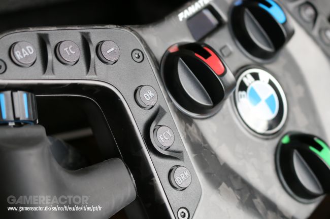 We are unpacking the Fanatec BMW Podium M4 GT3 - - Gamereactor