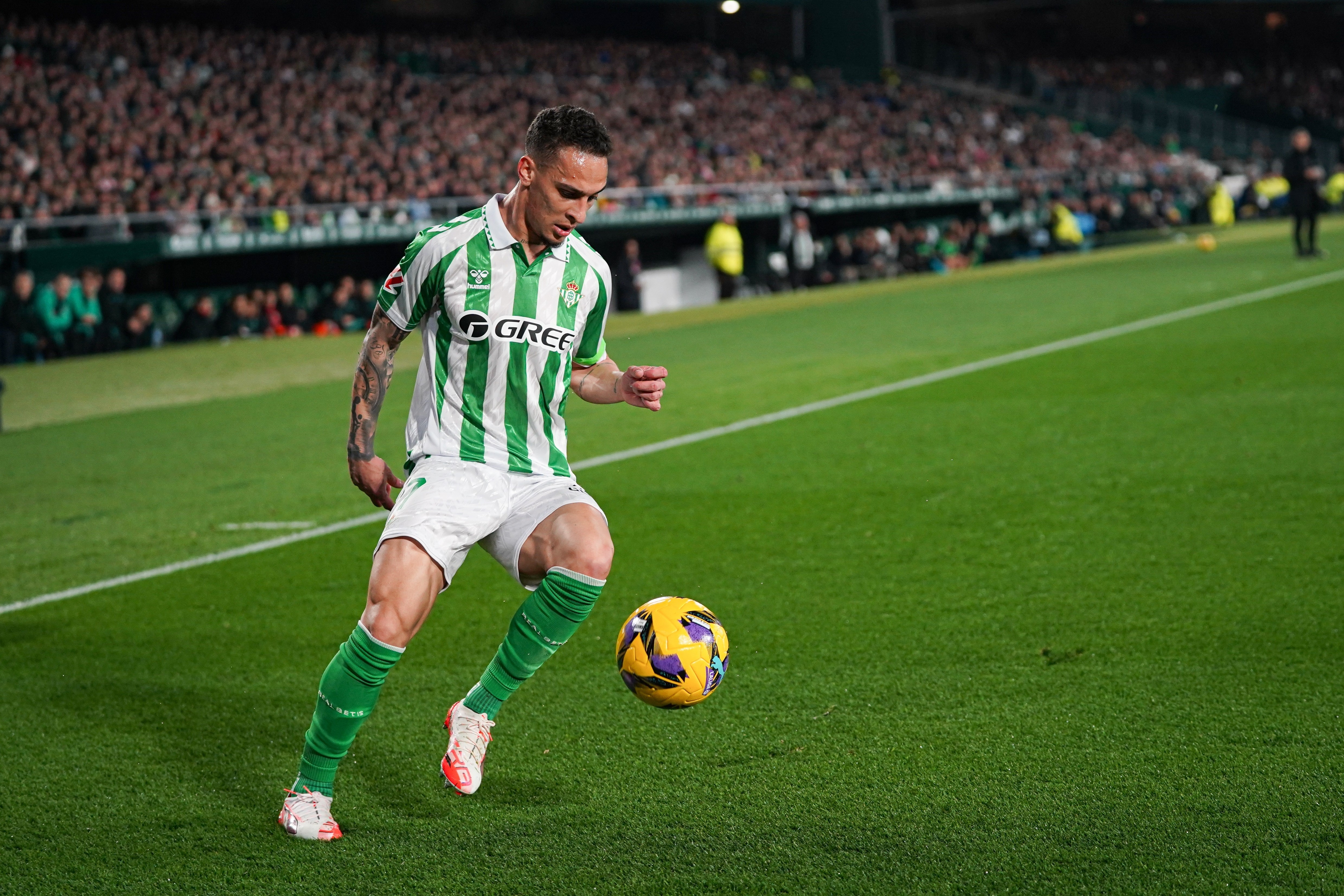 Betis compares Antony's stats with those of Vini Jr: "Only one clear ...