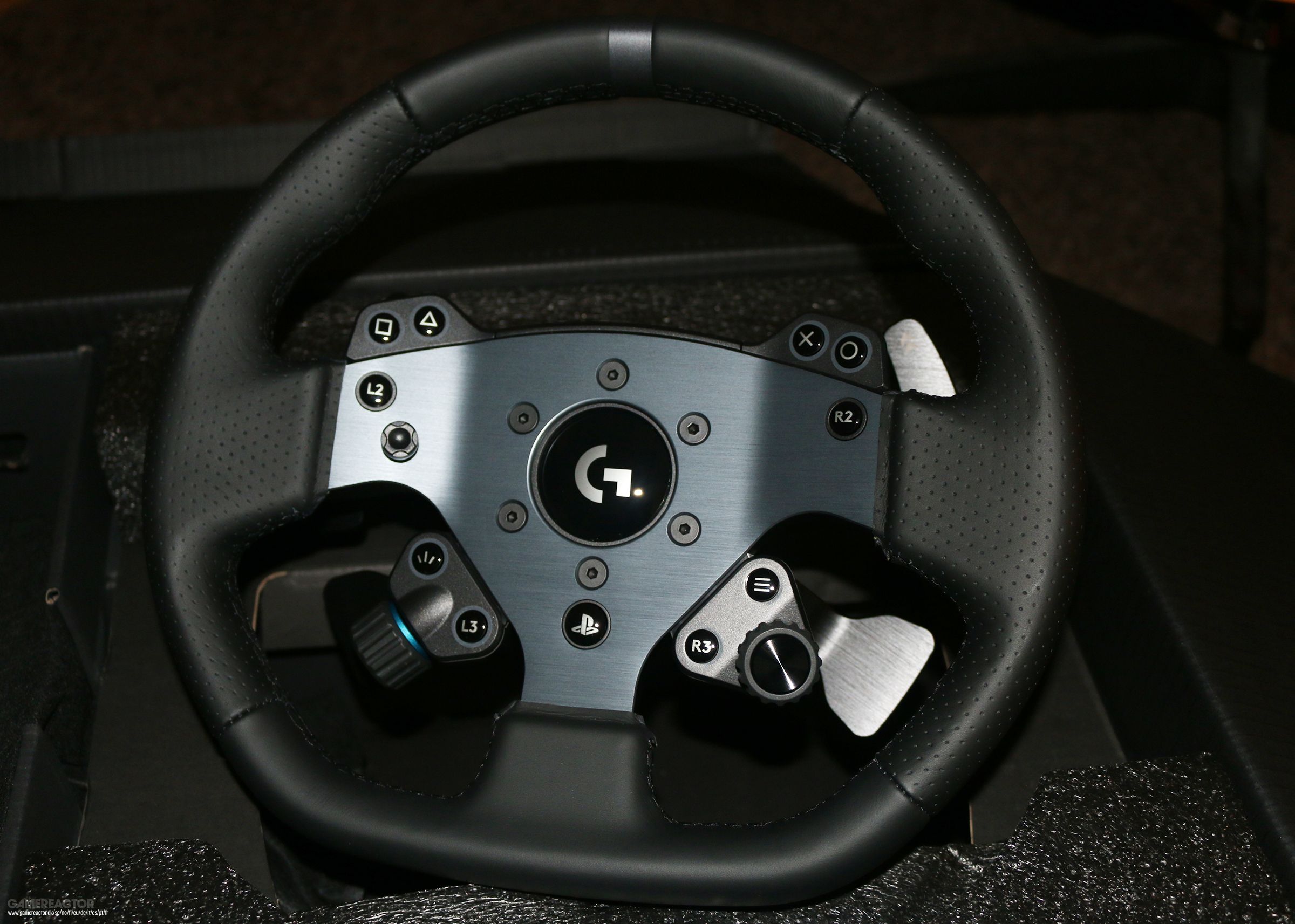 We unpack the brand new Logitech Pro Wheel - - Gamereactor