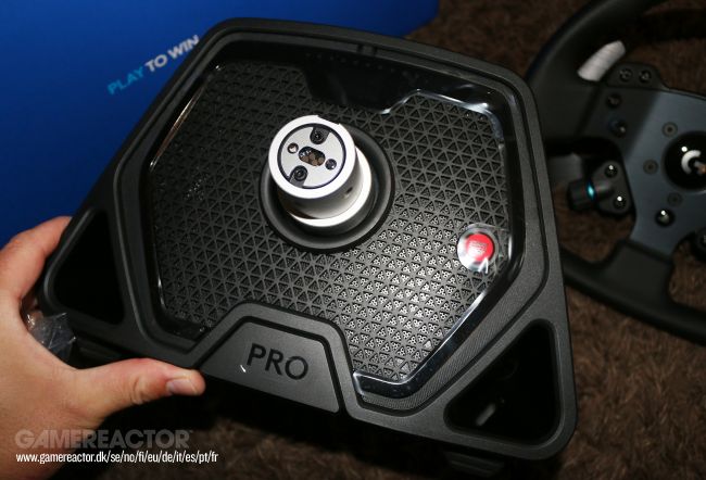 We unpack the brand new Logitech Pro Wheel - - Gamereactor