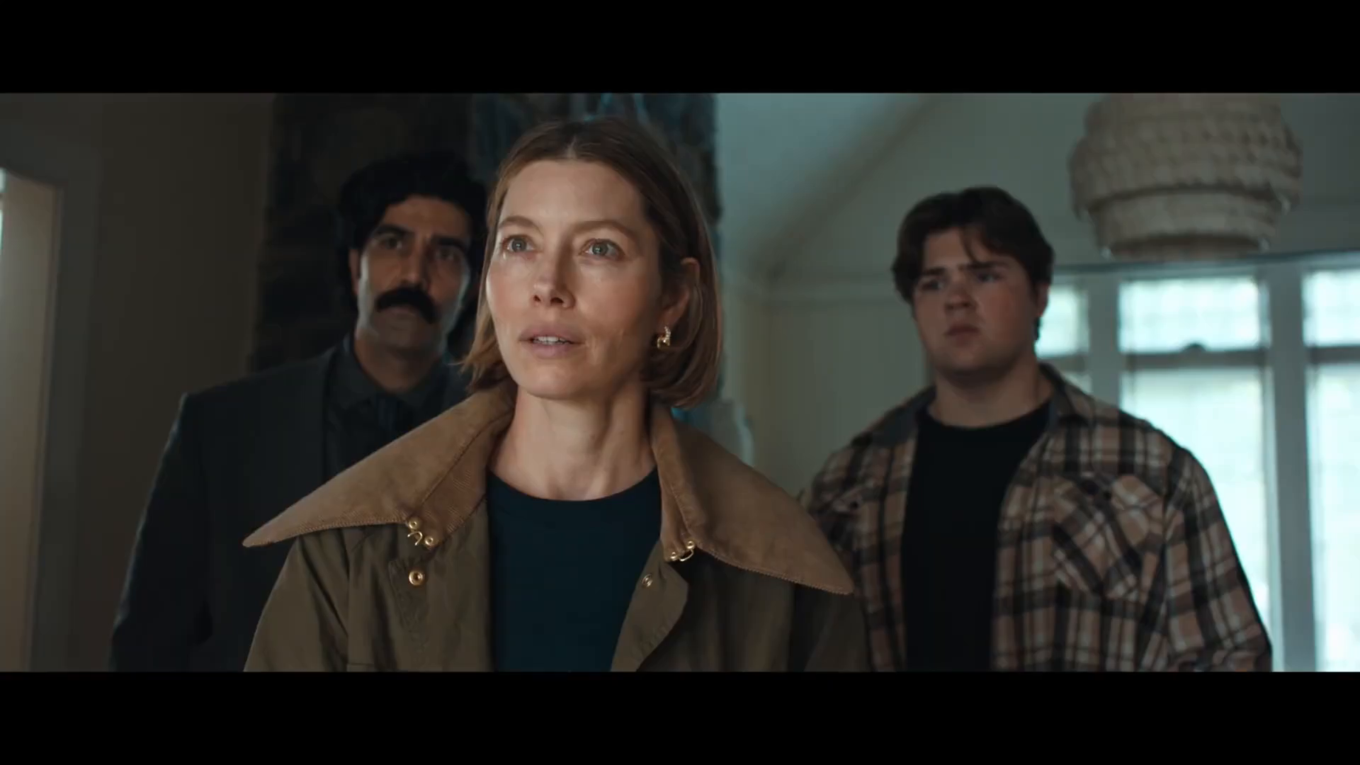 Jessica Biel and Elizabeth Banks star as estranged siblings in Prime ...