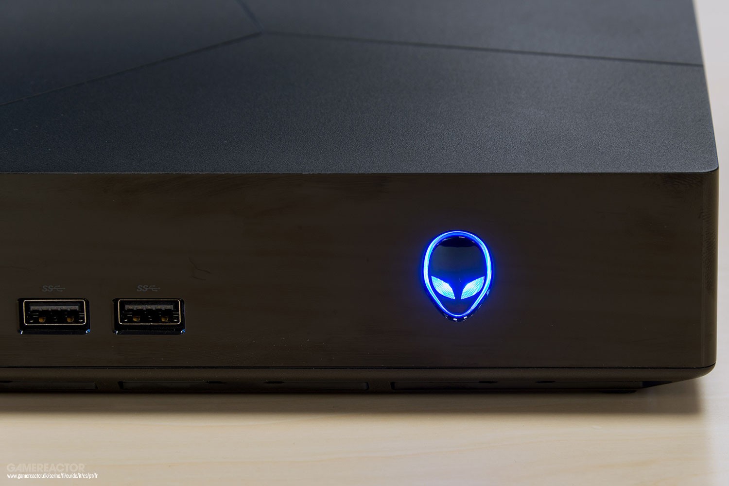 This Alienware Gaming Controller Could Change PC Gaming - - Gamereactor