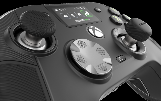 Nacon announces a premium controller for PC and Xbox - - Gamereactor