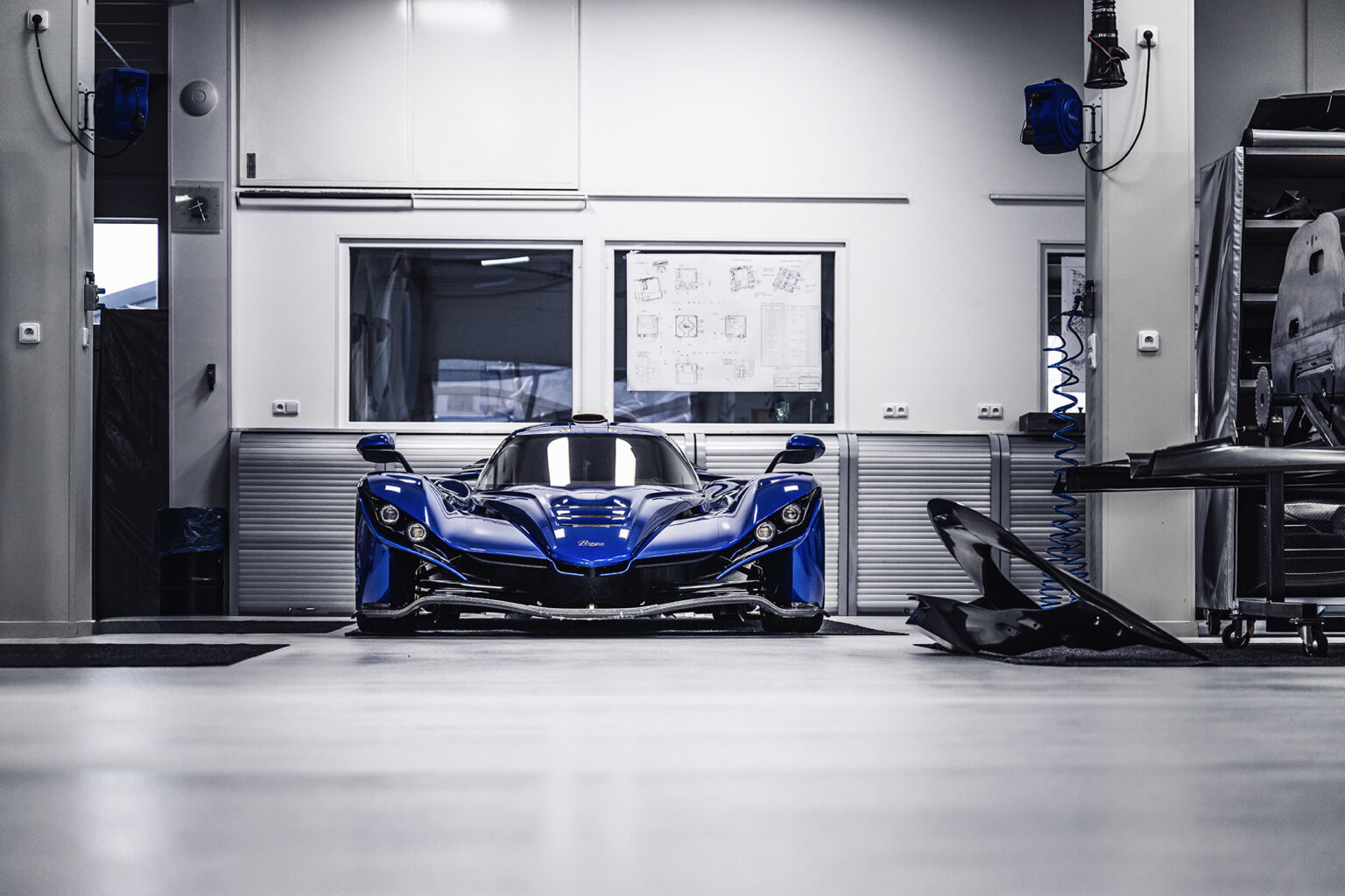 Praga's road-legal hypercar is now in production - - Gamereactor