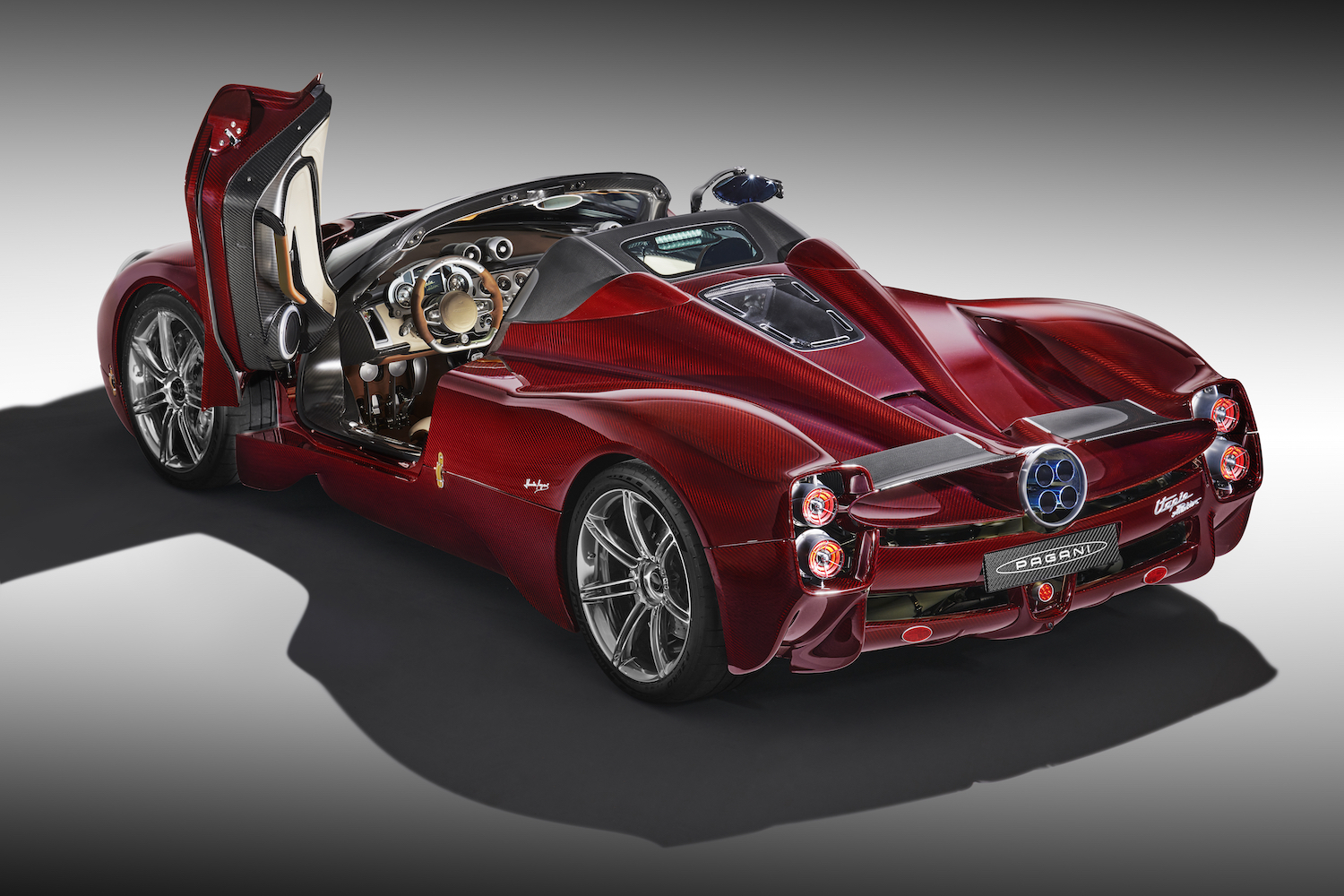 Pagani unveils a V12-powered roadster - - Gamereactor