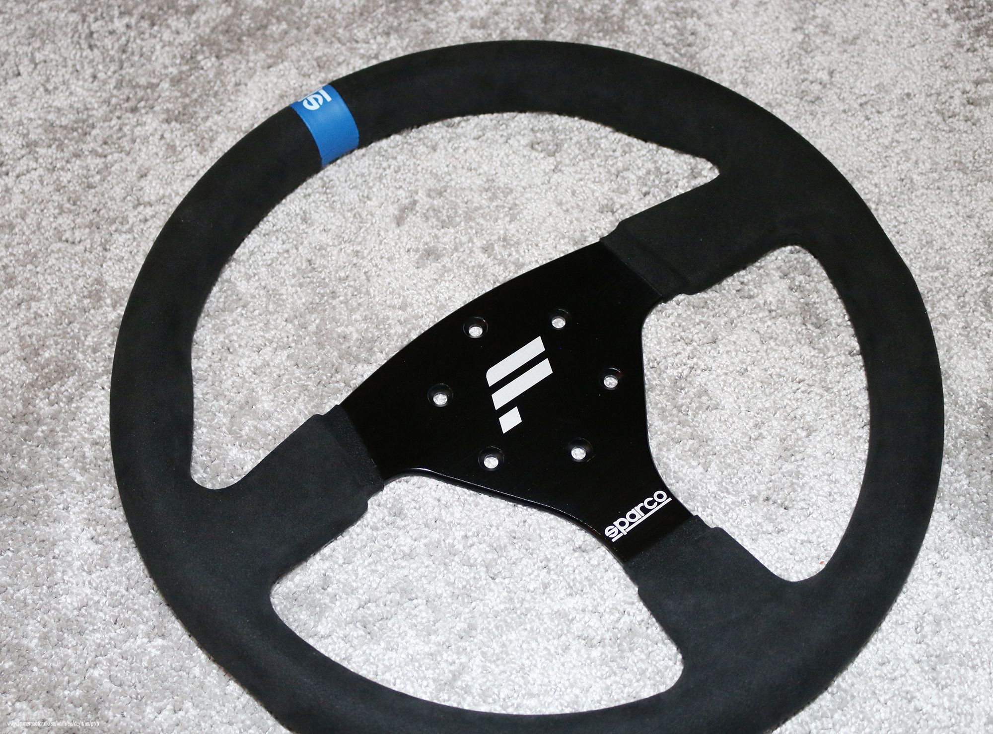 We are unboxing the Fanatec Podium Button Module Rally - - Gamereactor