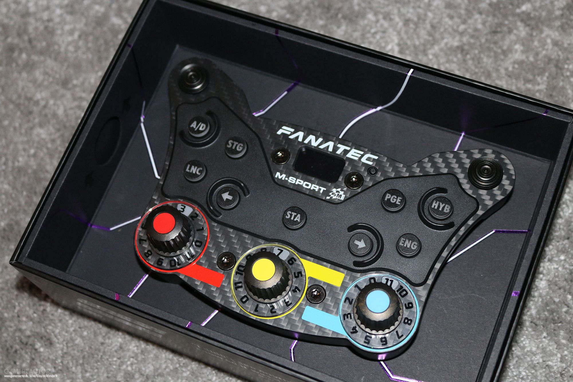 We are unboxing the Fanatec Podium Button Module Rally - - Gamereactor