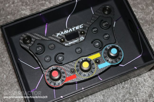 We are unboxing the Fanatec Podium Button Module Rally - - Gamereactor