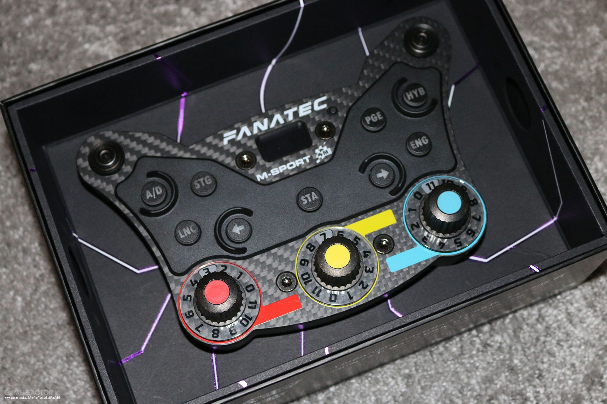 We are unboxing the Fanatec Podium Button Module Rally - - Gamereactor
