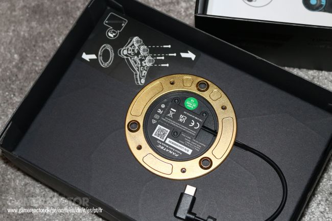 We are unboxing the Fanatec Podium Button Module Rally - - Gamereactor