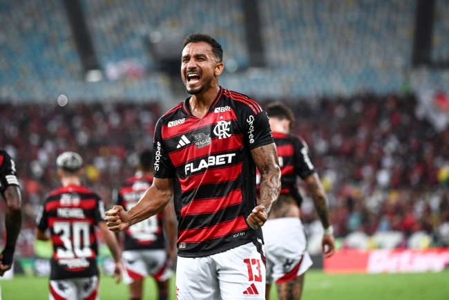 Danilo scores as Flamengo lifts their fourth Libertadores title, 25th ...