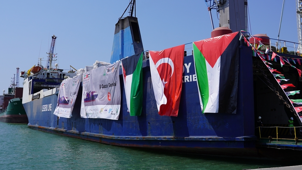 Ship carrying aid and activists to Gaza attacked by drones - - Gamereactor