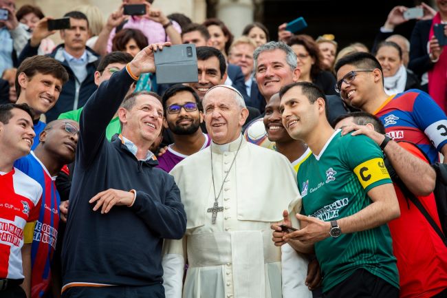 Football clubs pay tribute to Pope Francis, and Serie A cancels all ...