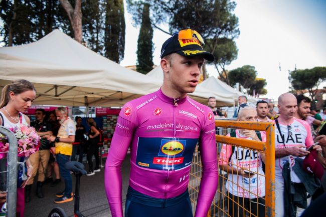 Jonathan Milan wins Tour de France stage 17 in a sprint with a big ...