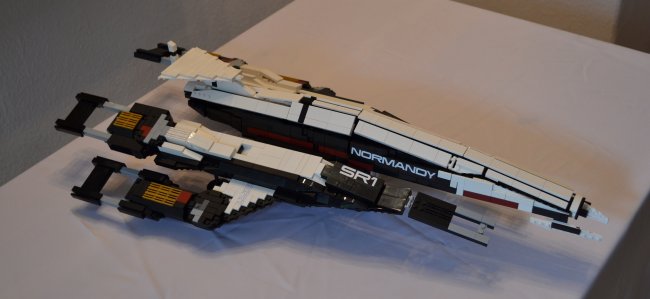 Mass Effect fan creates Normandy SR-1 in Lego - Mass Effect: Andromeda ...