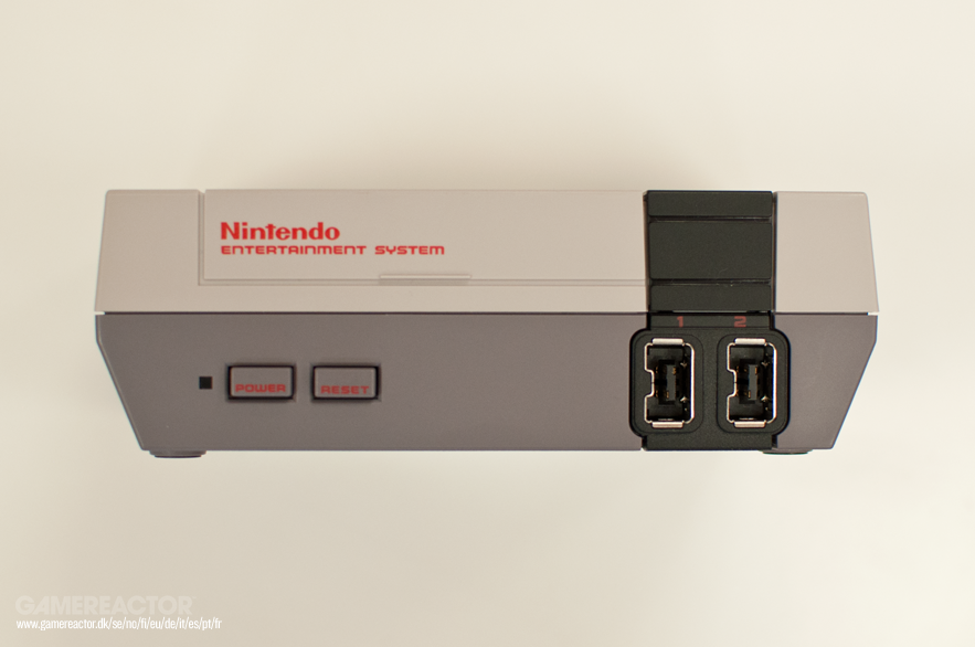 Here's a giant NES controller - - Gamereactor