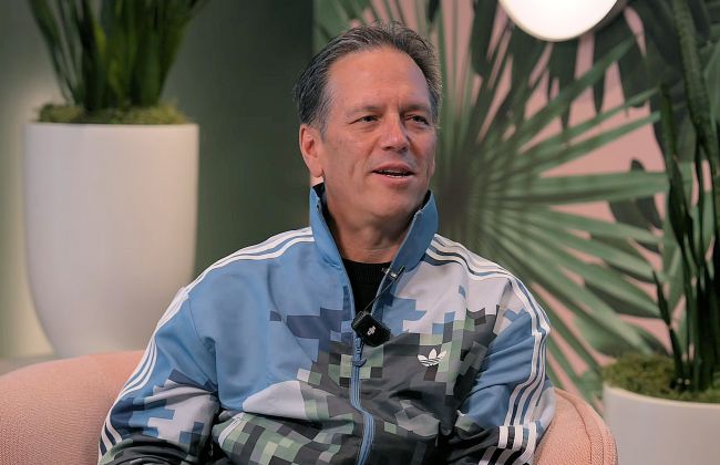 Xbox boss Phil Spencer says Microsoft isn't looking to produce ...