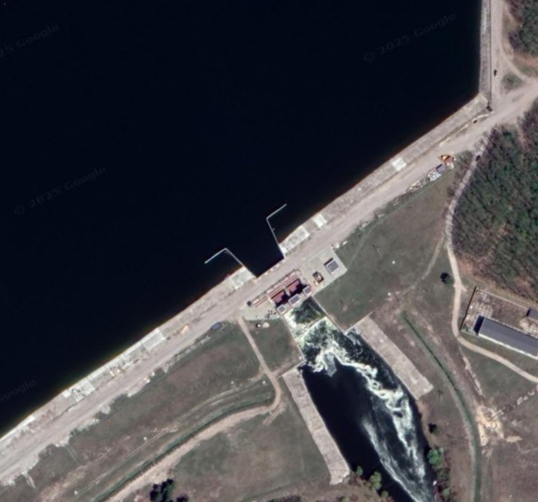 Video captures moment dam in Russia's Belgorod region is hit by ...