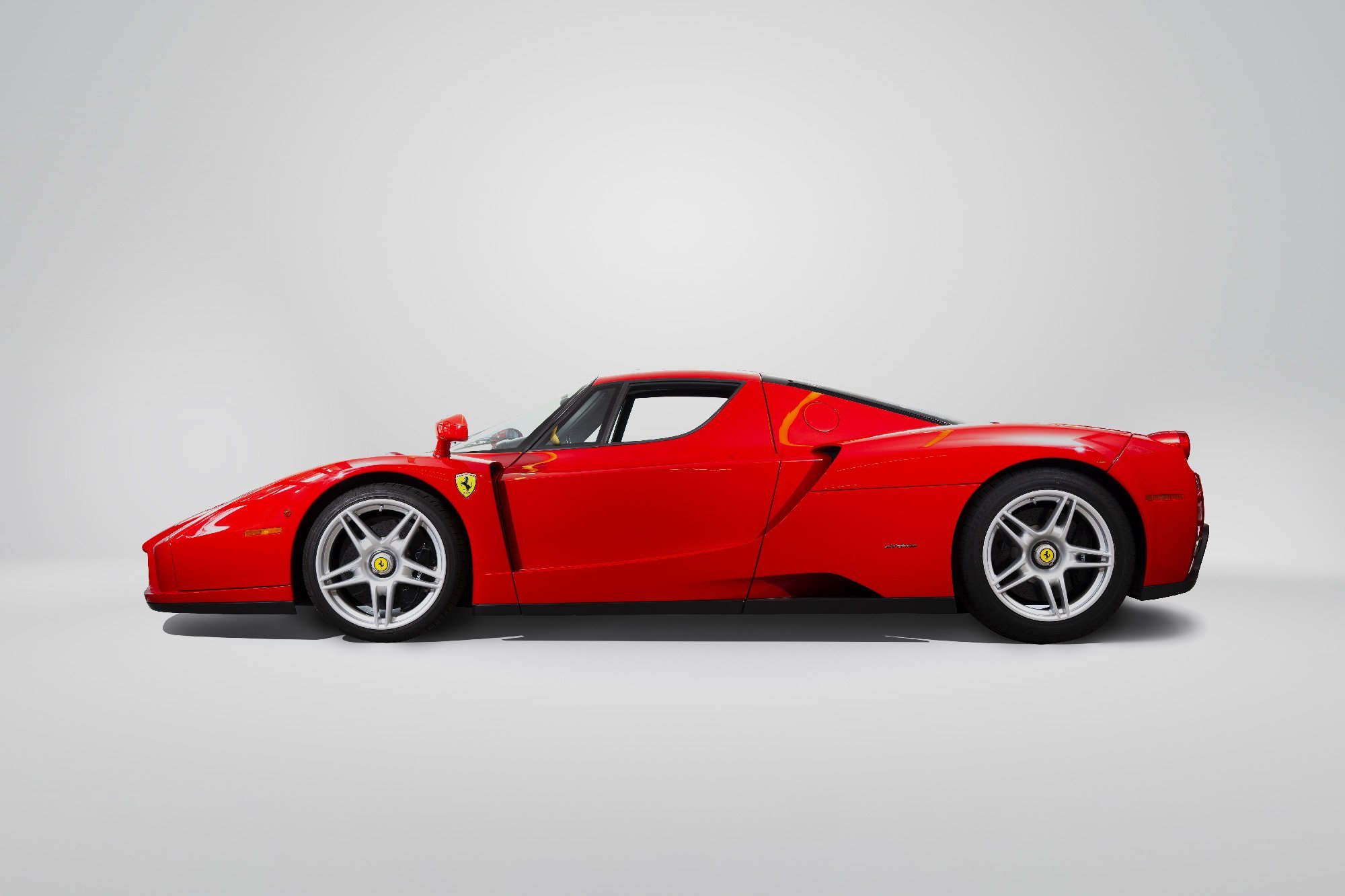 Fernando Alonso is putting his Ferrari Enzo up for auction - - Gamereactor