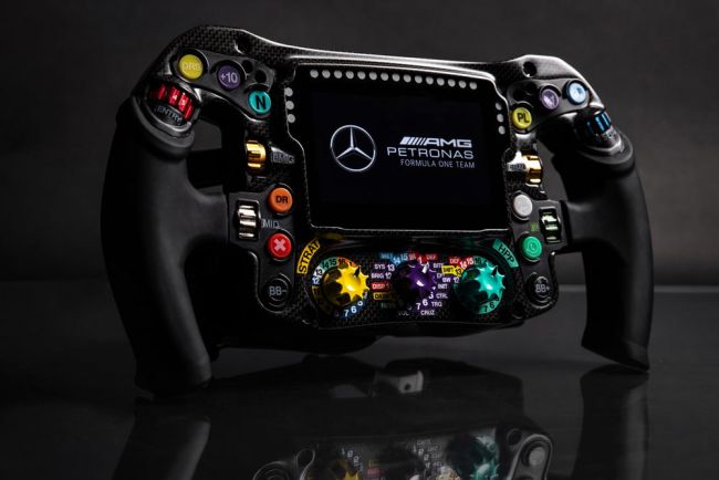 Add a Mercedes-AMG F1 wheel to your sim-racing setup - - Gamereactor