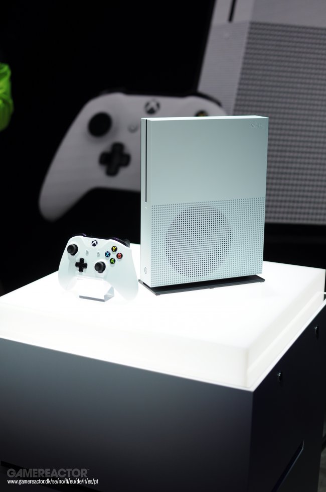 Picture gallery: Xbox One S and the new Xbox Controller. - - Gamereactor