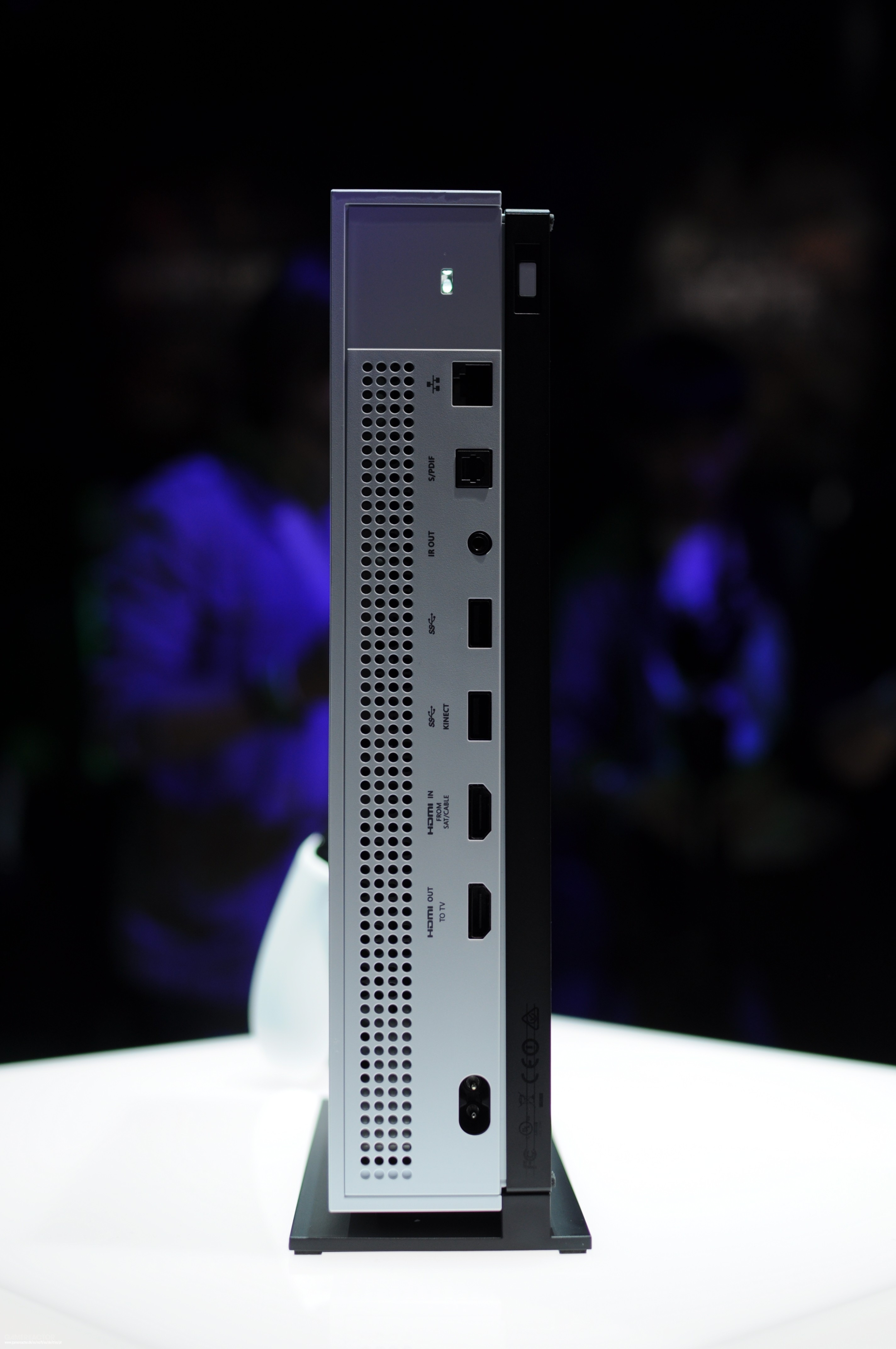 Picture gallery: Xbox One S and the new Xbox Controller. - - Gamereactor