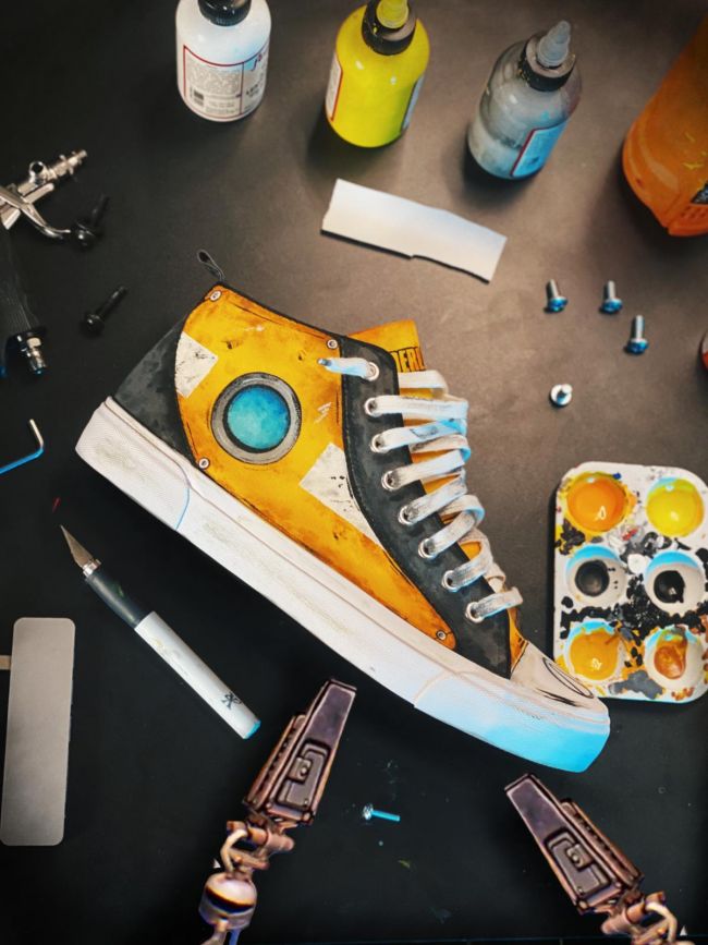 Check out these awesome Claptrap-inspired shoes - Borderlands 3 ...