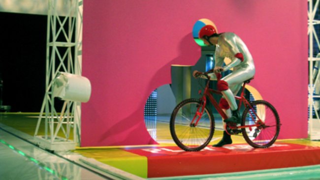 Hole in the wall with Kinect? - - Gamereactor