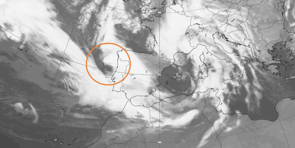 Storm Kristin cuts power to 800,000 in Portugal, then sweeps into Spain ...