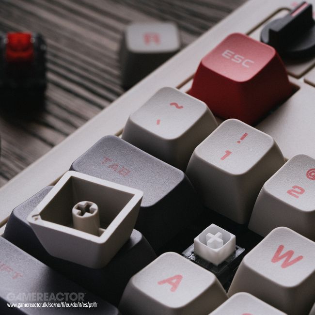 8Bitdo Retro Mechanical Keyboard - - Gamereactor