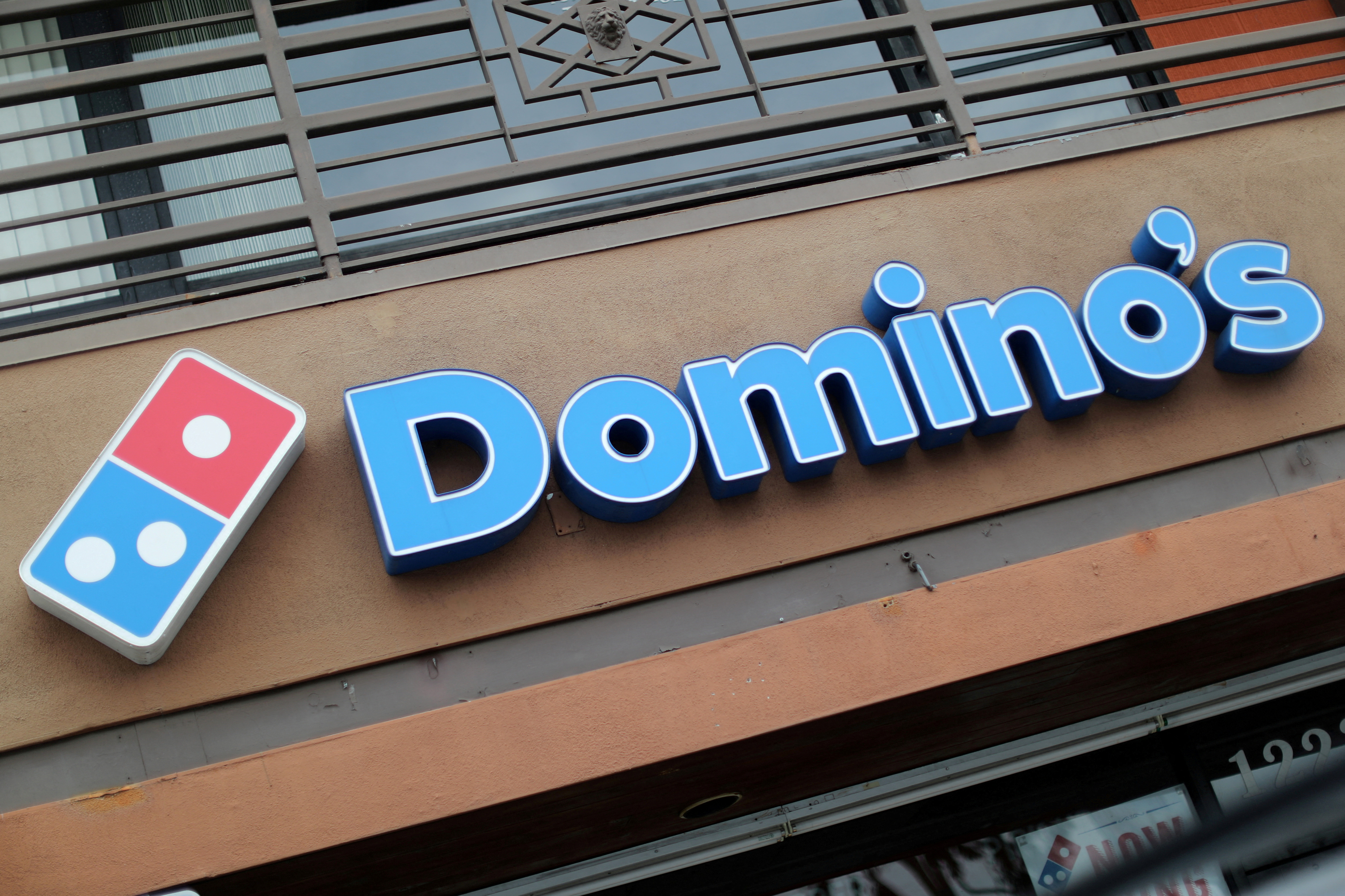 UK lord finds new Dominos cookie 'disgusting' - - Gamereactor