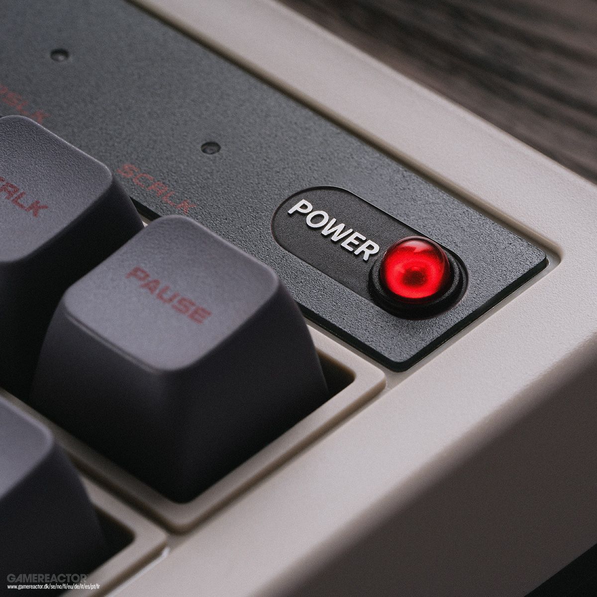8Bitdo Retro Mechanical Keyboard - - Gamereactor
