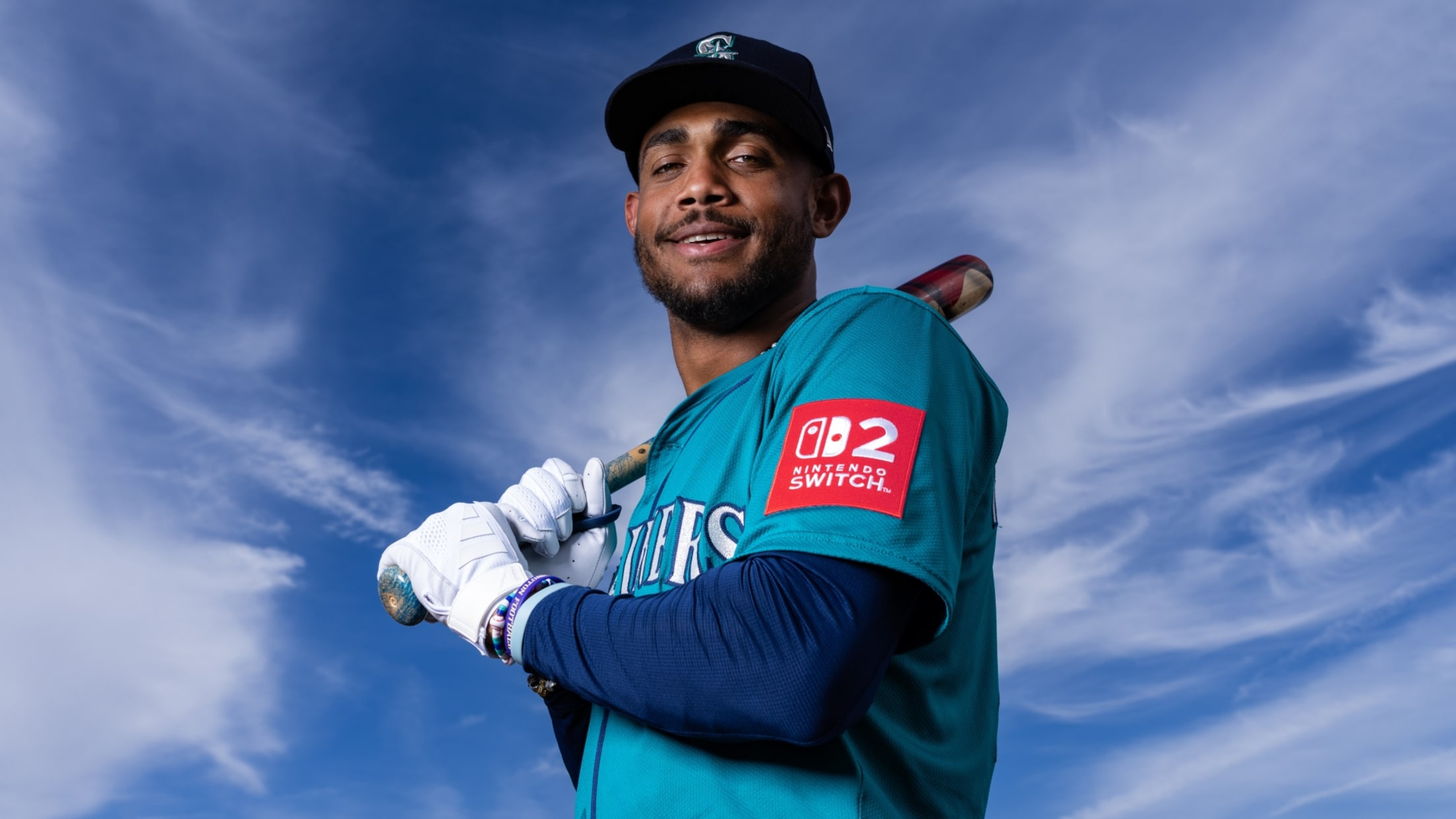 The Seattle Mariners are playing with Switch 2 patches on their sleeves ...