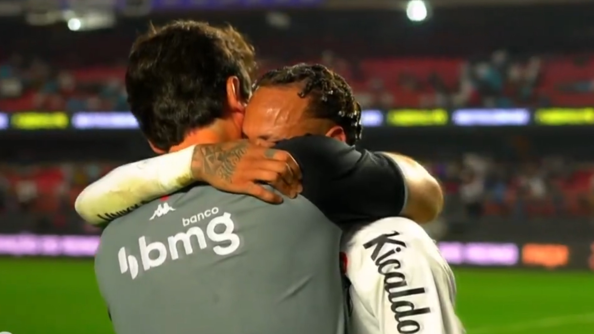 Neymar in tears as Santos loses 6-0 at home and fans literally turn ...