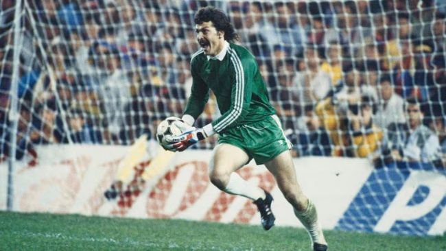 Helmut Duckadam passes away: The goalkeeper heroically stopped four ...