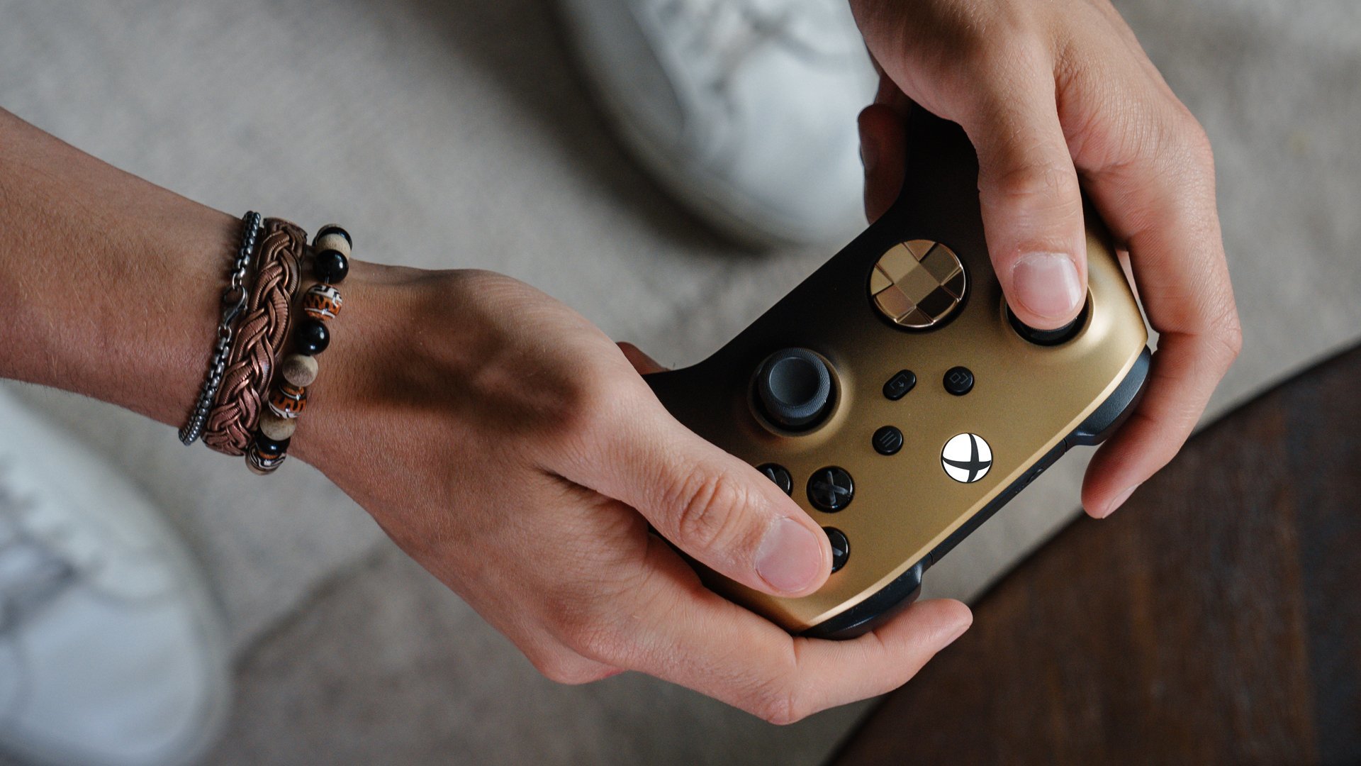 Xbox gets a golden controller option - - Gamereactor