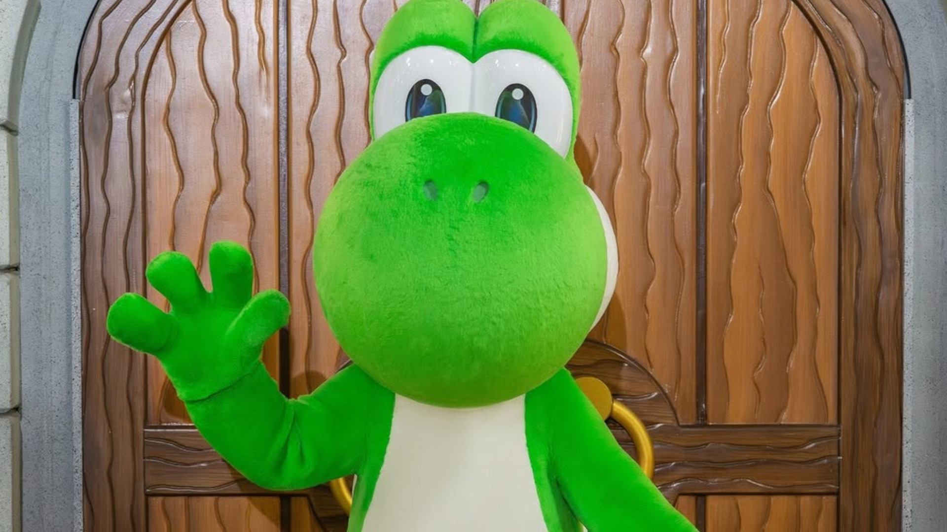 Yoshi makes his meet and greet debut at Super Nintendo World ...