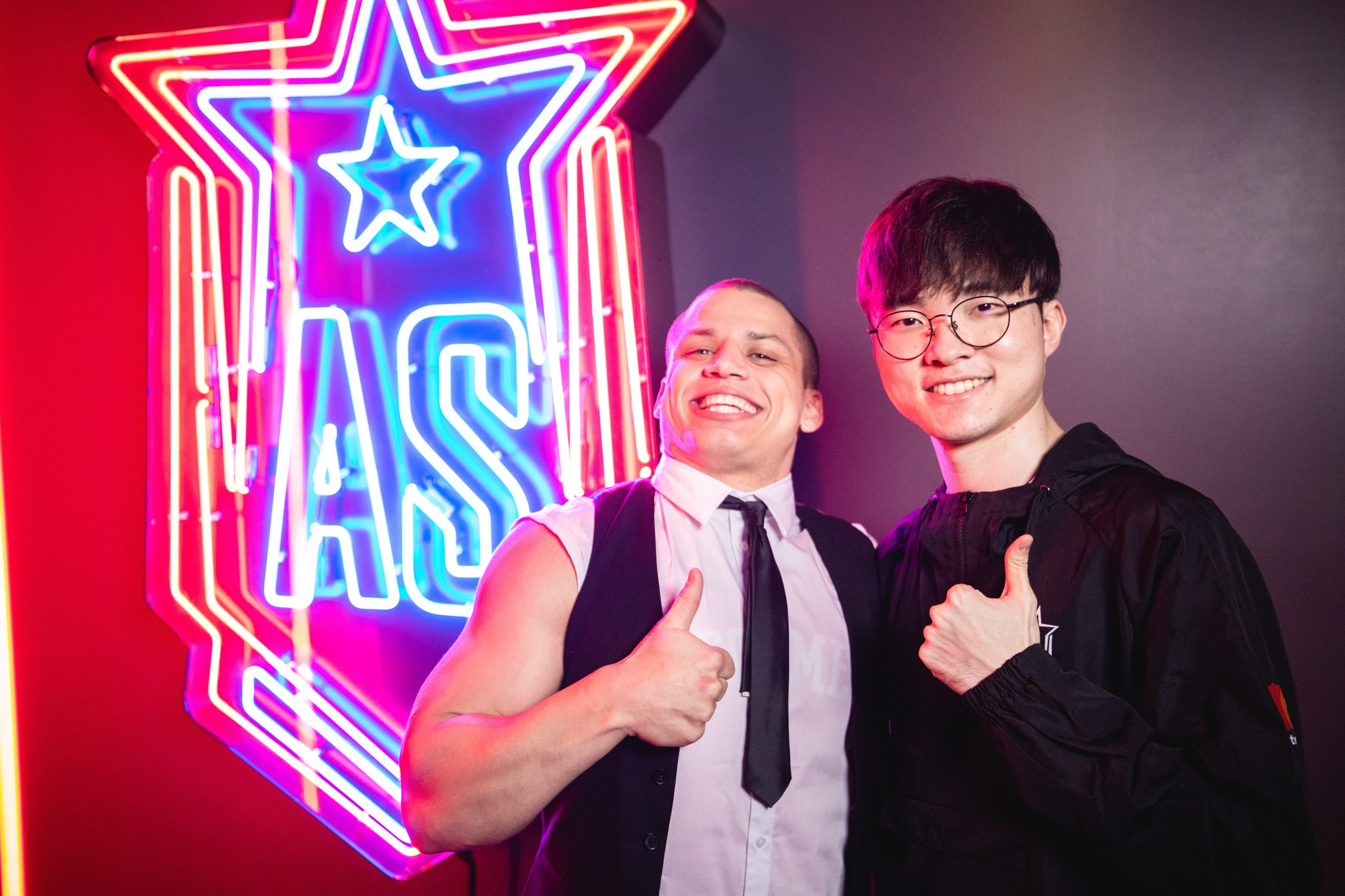 T1 sign Tyler1 - - Gamereactor