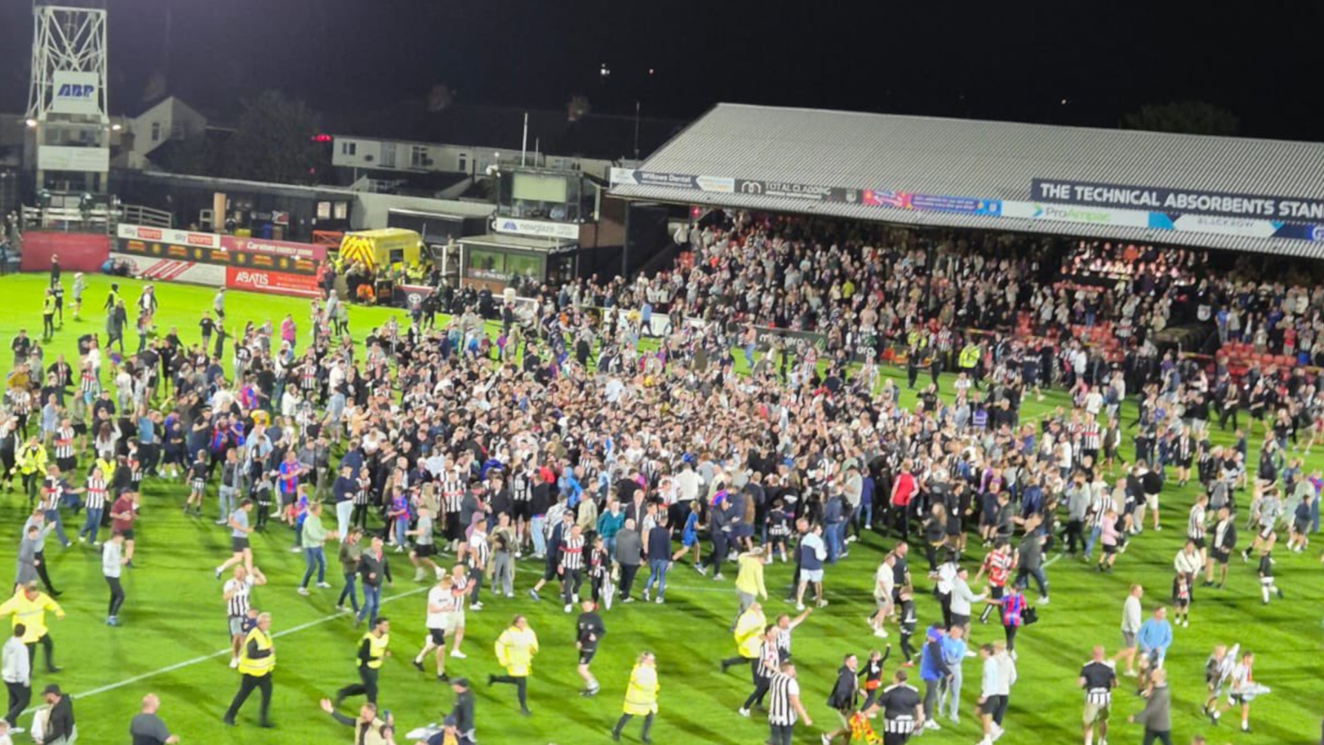 Manchester United suffer "one of the most embarrassing exits in history" against fourth division ...